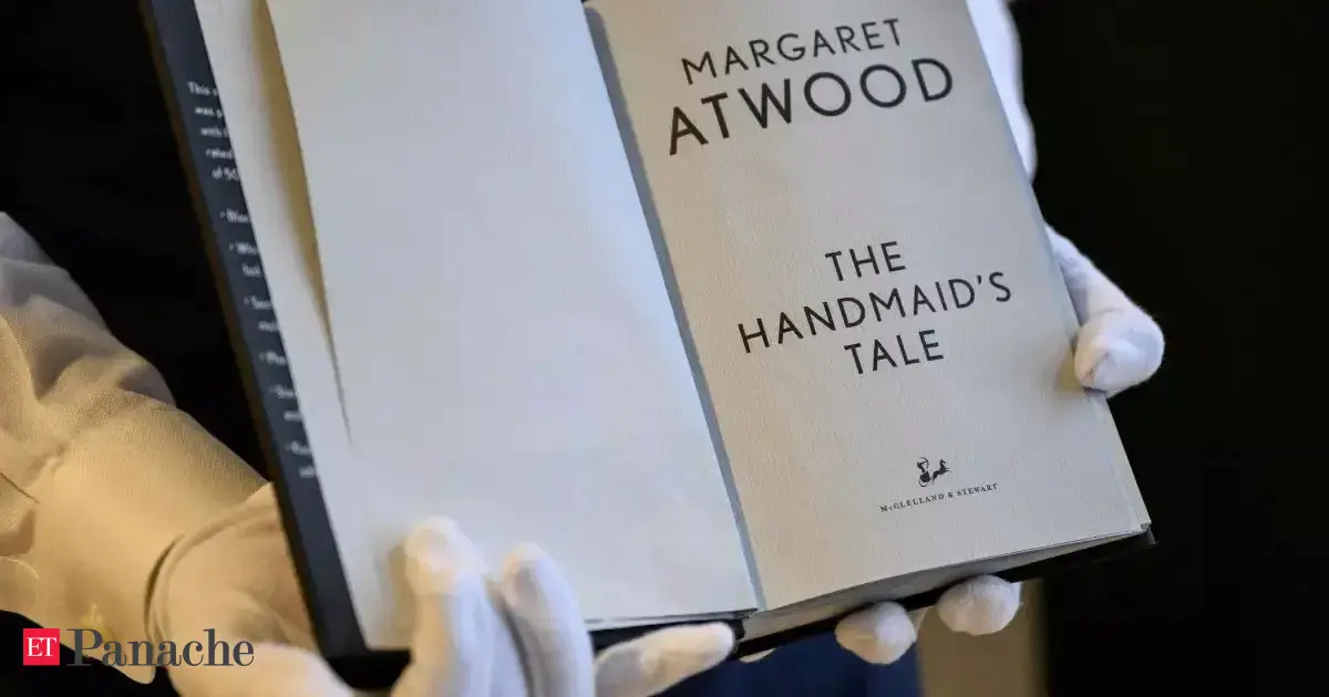 'Unburnable edition of Margaret Atwood's 'The Handmaid's Tale ...
