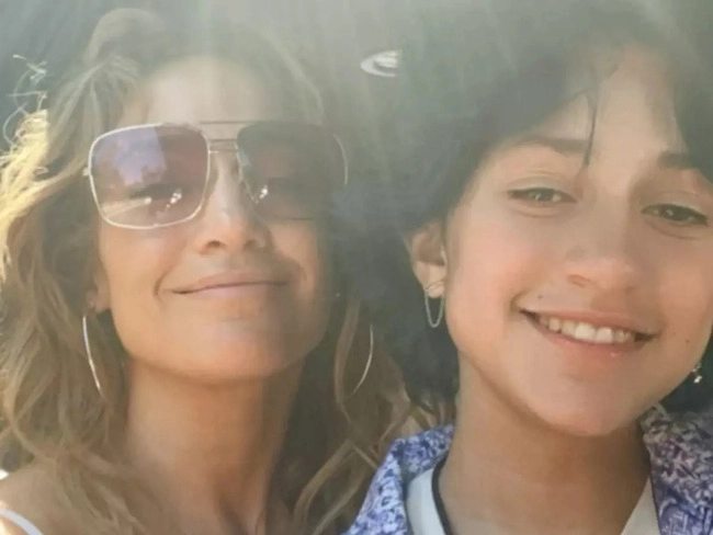 Jennifer Lopez daughter: Jennifer Lopez introduces daughter Emme with ...