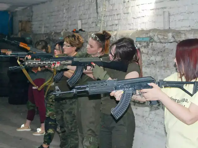 As war rages, women in Ukraine city learn urban combat - In Ukriane's ...