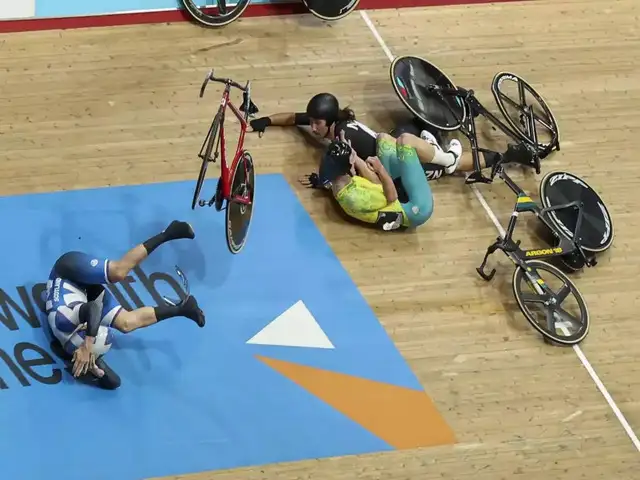 Commonwealth crowd crash; cyclists out of hospital - Crash catapults cyclists into crowd | The ...