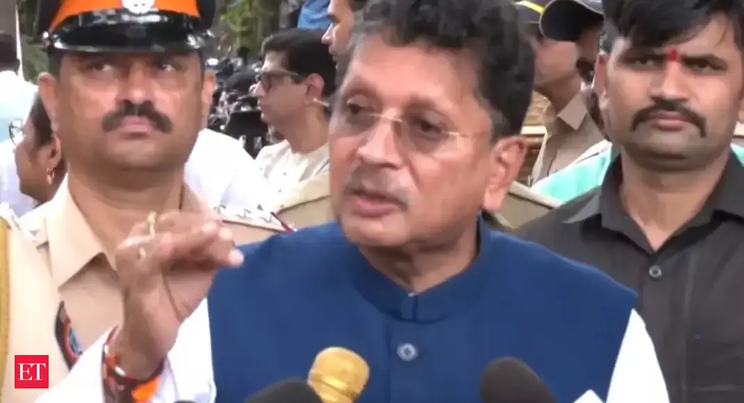 deepak kesarkar: Mumbai: Politician voted out by public coming into ...