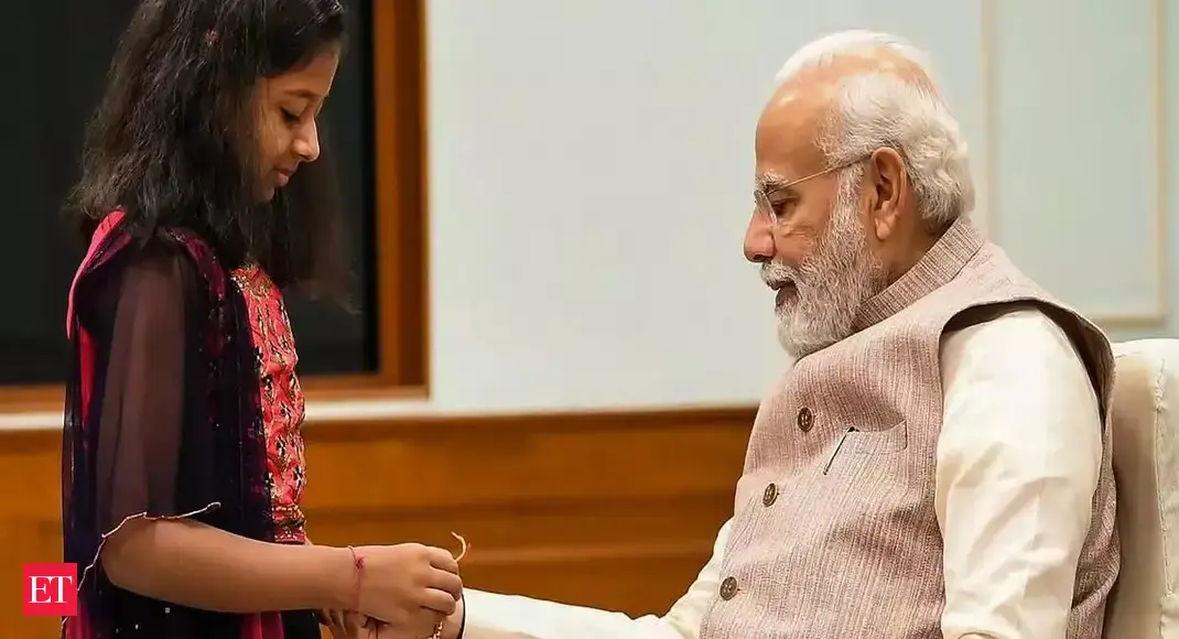 Videos of Modi with girls - Modi celebrates Rakhi with PMO staff ...