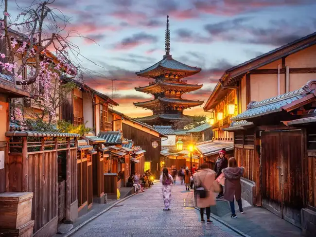 When Japan closed its doors to outside world in 1603 to become one of ...