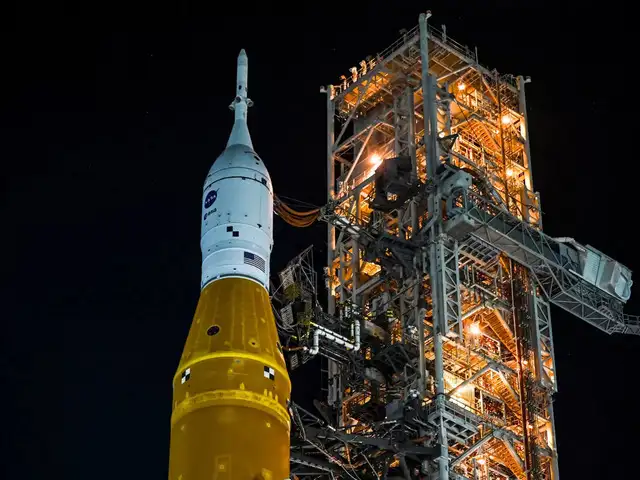 NASA to roll out giant US moon rocket for debut launch - Giant US moon ...