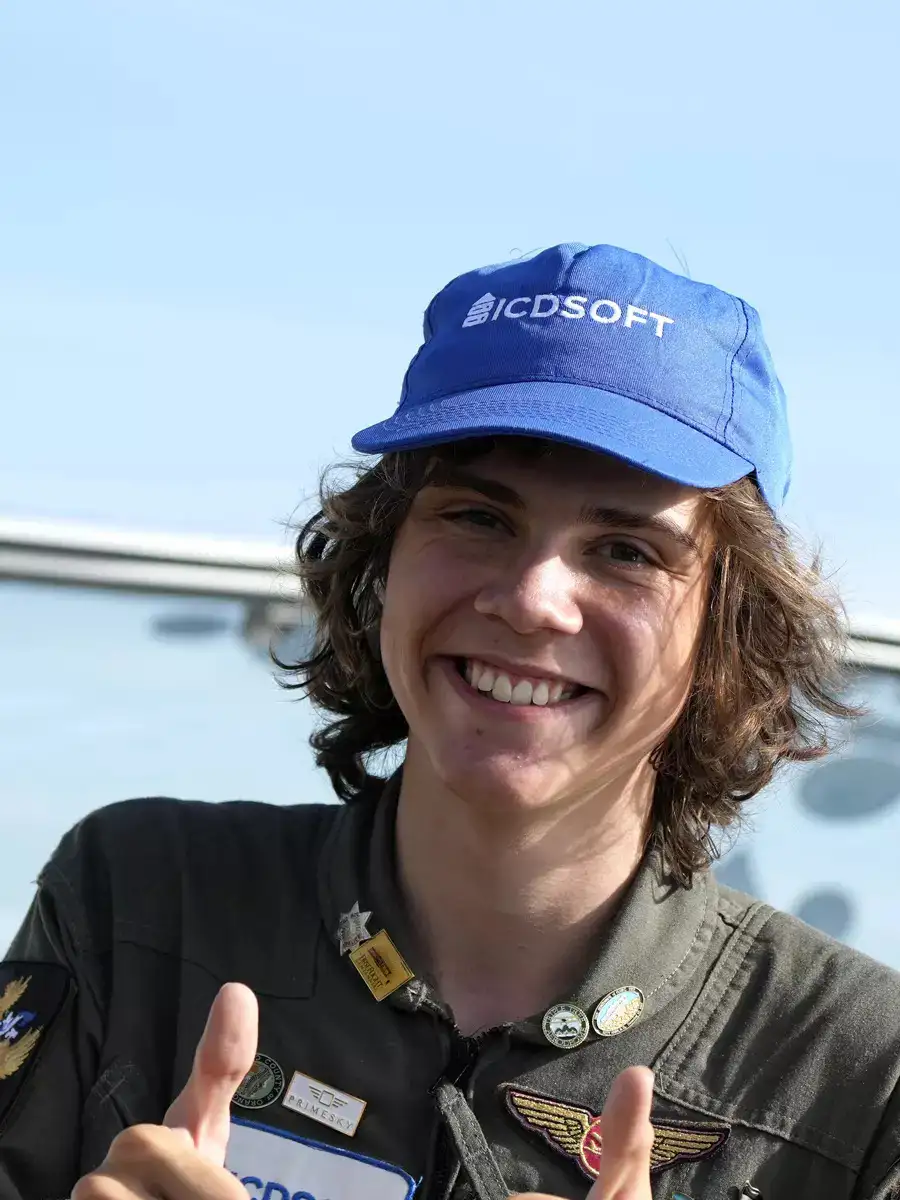 Mack Rutherford, 17, youngest pilot to fly the world solo | EconomicTimes