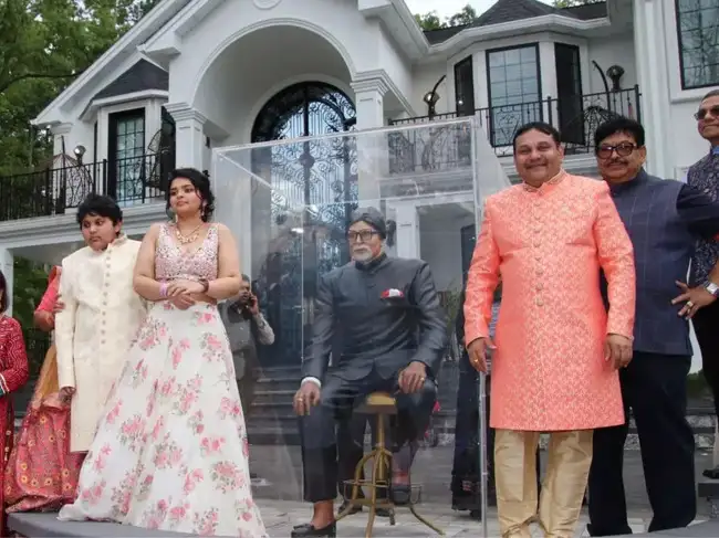 Amitabh Bachchan Statue: ‘Big B is God.' NRI family installs Rs 60 lakh ...
