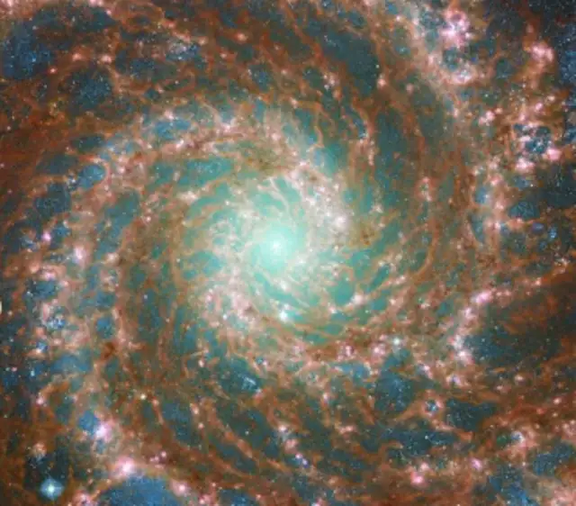 phantom galaxy: Nasa captures heart of Phantom Galaxy - Mid-infrared ...