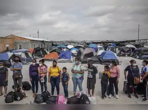 US Border Crossing: 100 migrants, including 17 Indian citizens ...