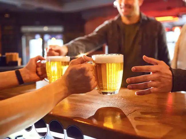 Drinking more than 3 pints of beer a week can hurt brain & lead to ...