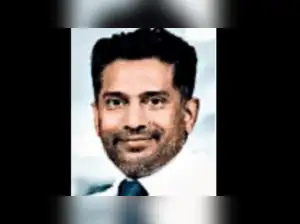 Bengaluru doctor News: Bengaluru doctor ditches car in traffic jam ...