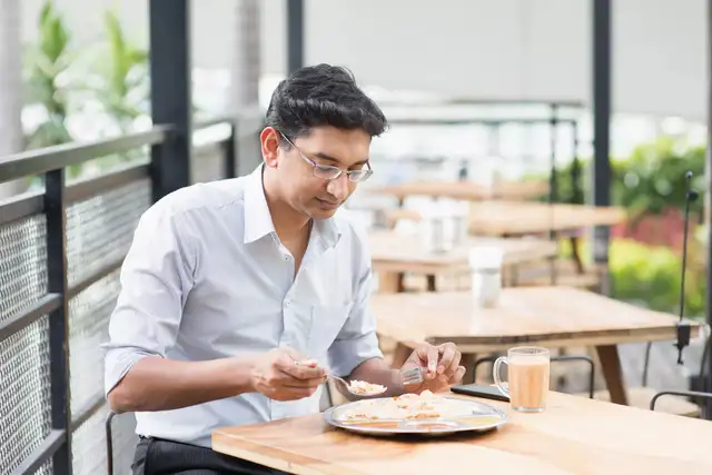 Advantages of eating on time - Controls the body cycle | The Economic Times