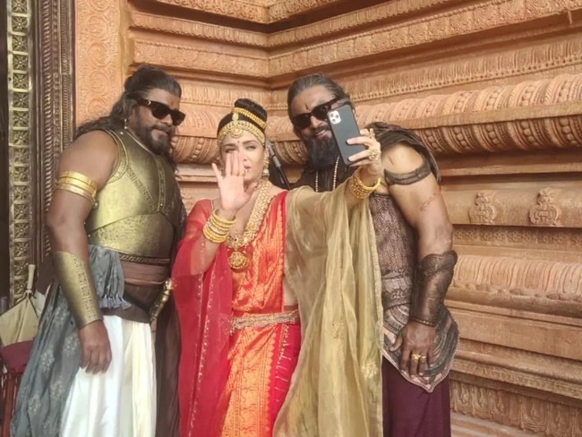 Aishwarya Rai Bachchan | Ponniyin Selvan: R Partibhan shares adorable unseen stills of Aishwarya ...