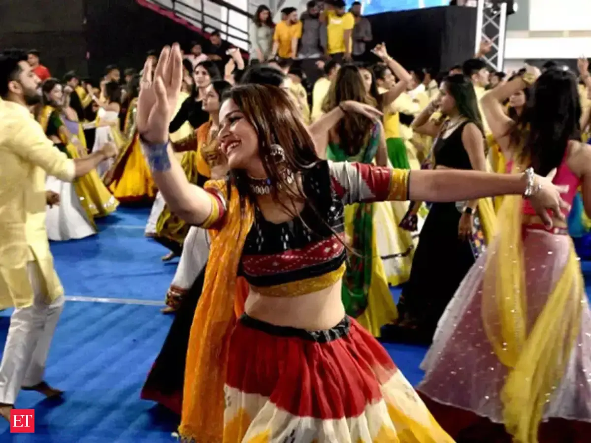 gujarat garba: Navratri celebrations: People perform Garba in Gujarat's ...