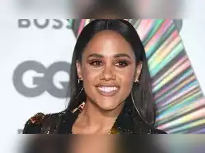 Alex Scott news: Alex Scott becomes FIFA's first female commentator ...