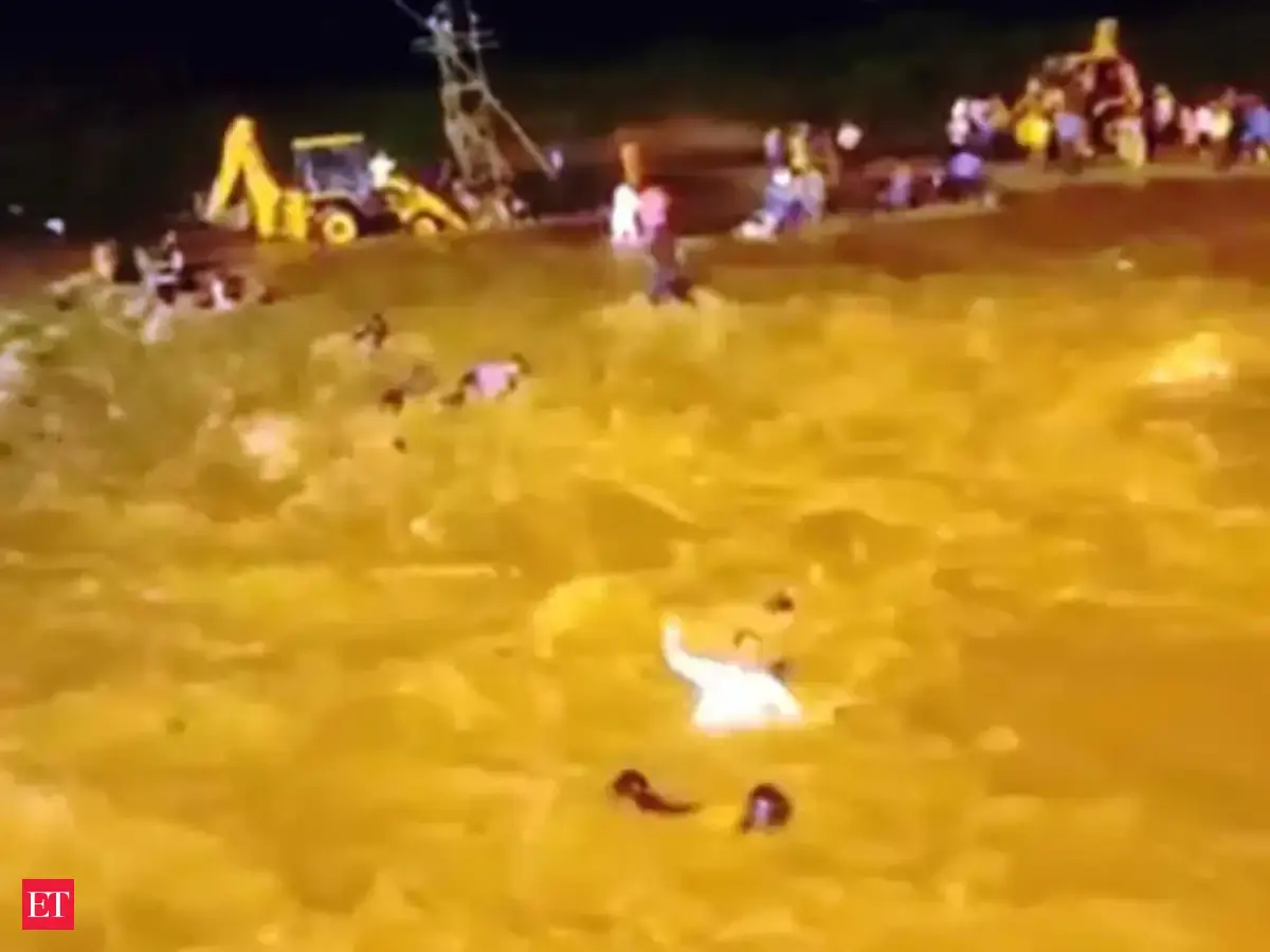 west bengal: West Bengal: 8 drown in flash floods during idol immersion ...
