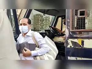 Sachin Waze: Antilia bomb scare case: Delhi High Court dismisses plea by ex Mumbai Police ...