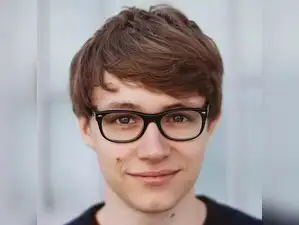 Charlie McDonnell: YouTuber Charlie McDonnell reveals new gender ...