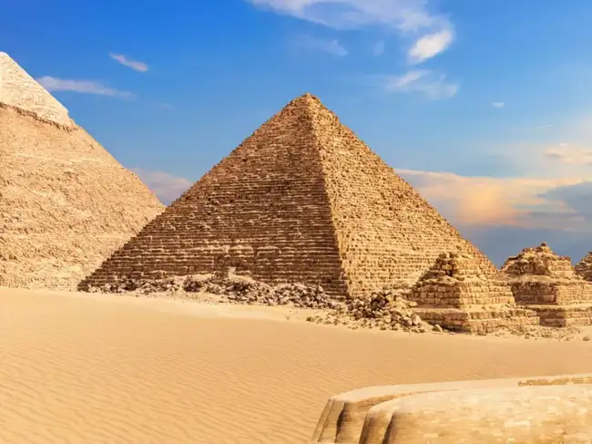 A long-lost branch of the Nile helped in building Egypt's pyramids ...