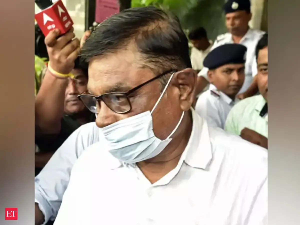 WBSSC scam: BJP workers show slippers, raise 'Chor-Chor' slogans as TMC ...