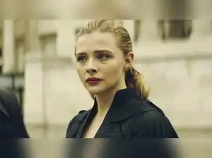 The Peripheral Episode 1: What happened in "The Peripheral" episode 1 ...