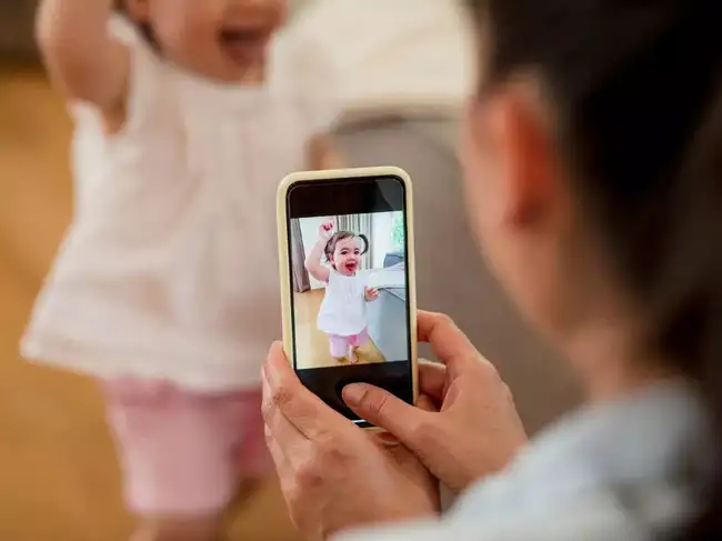 Should parents share photos of their children online? This is what ...