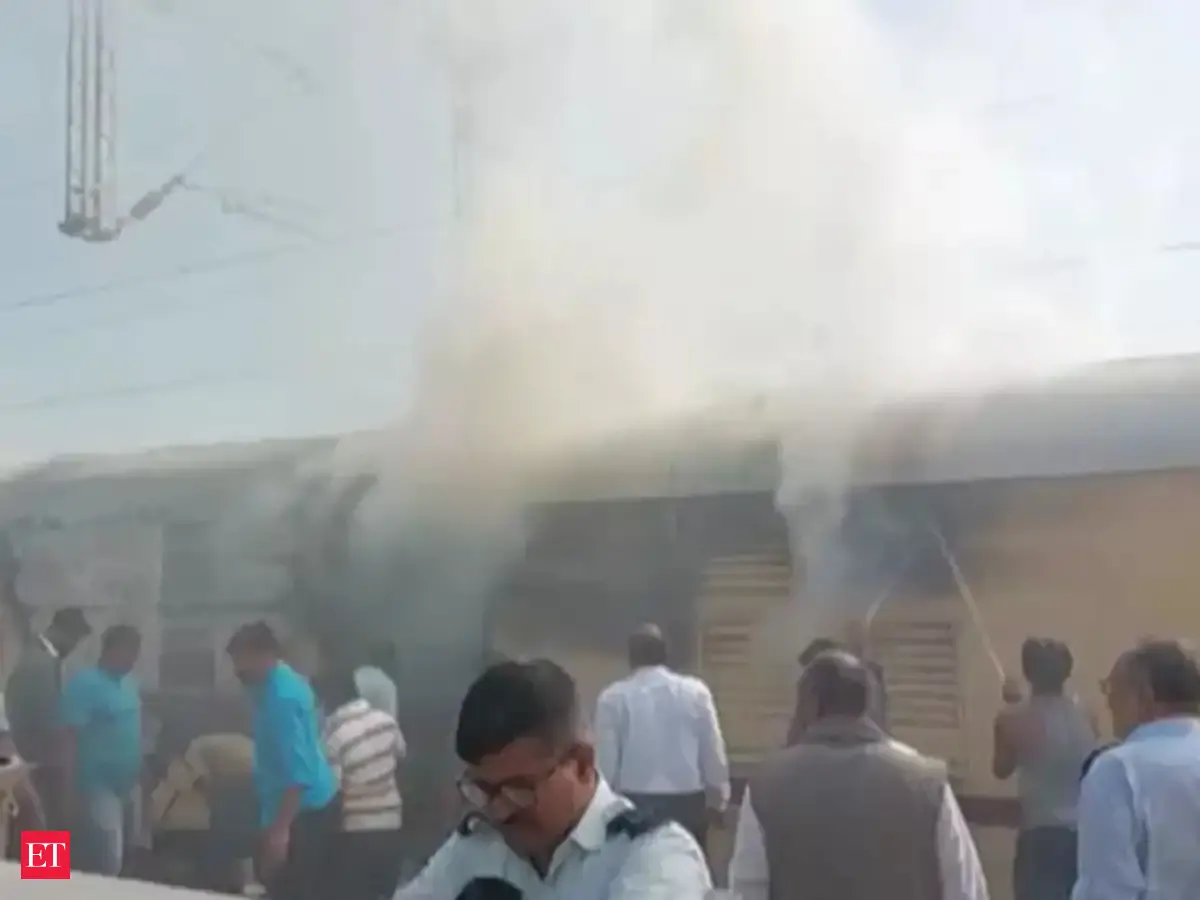 Maharashtra: Mumbai bound Shalimar LTT express catches fire near Nashik ...