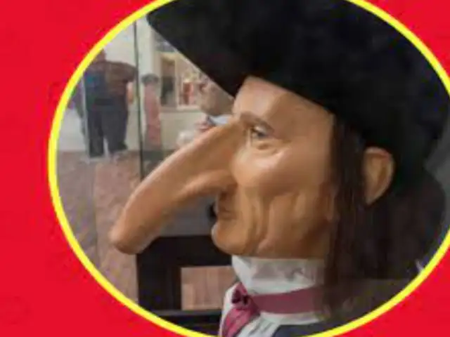 Wax statue at Ripley's Believe It or Not Museum - The Internet Goes Crazy After a Wax Statue of ...