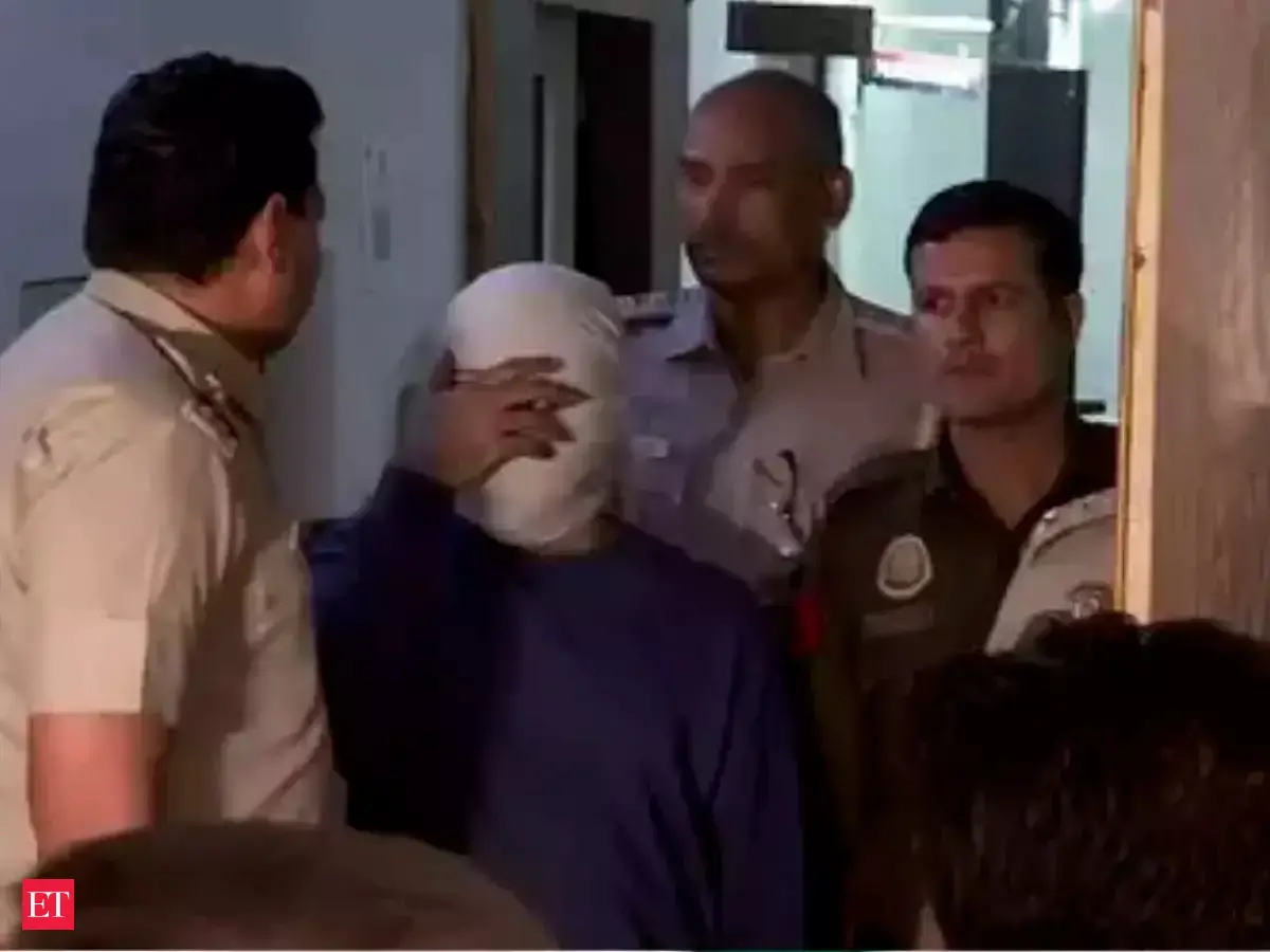 Shraddha murder case: Men with swords attack Delhi Police van carrying ...