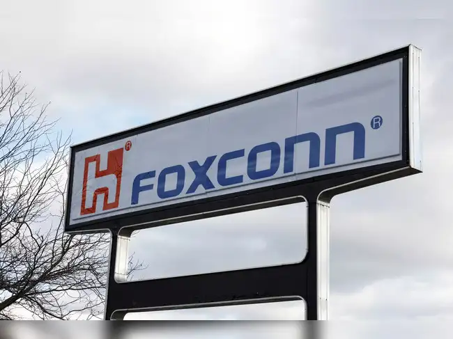 Foxconn China plant output: Foxconn sees Covid-hit China plant back at ...