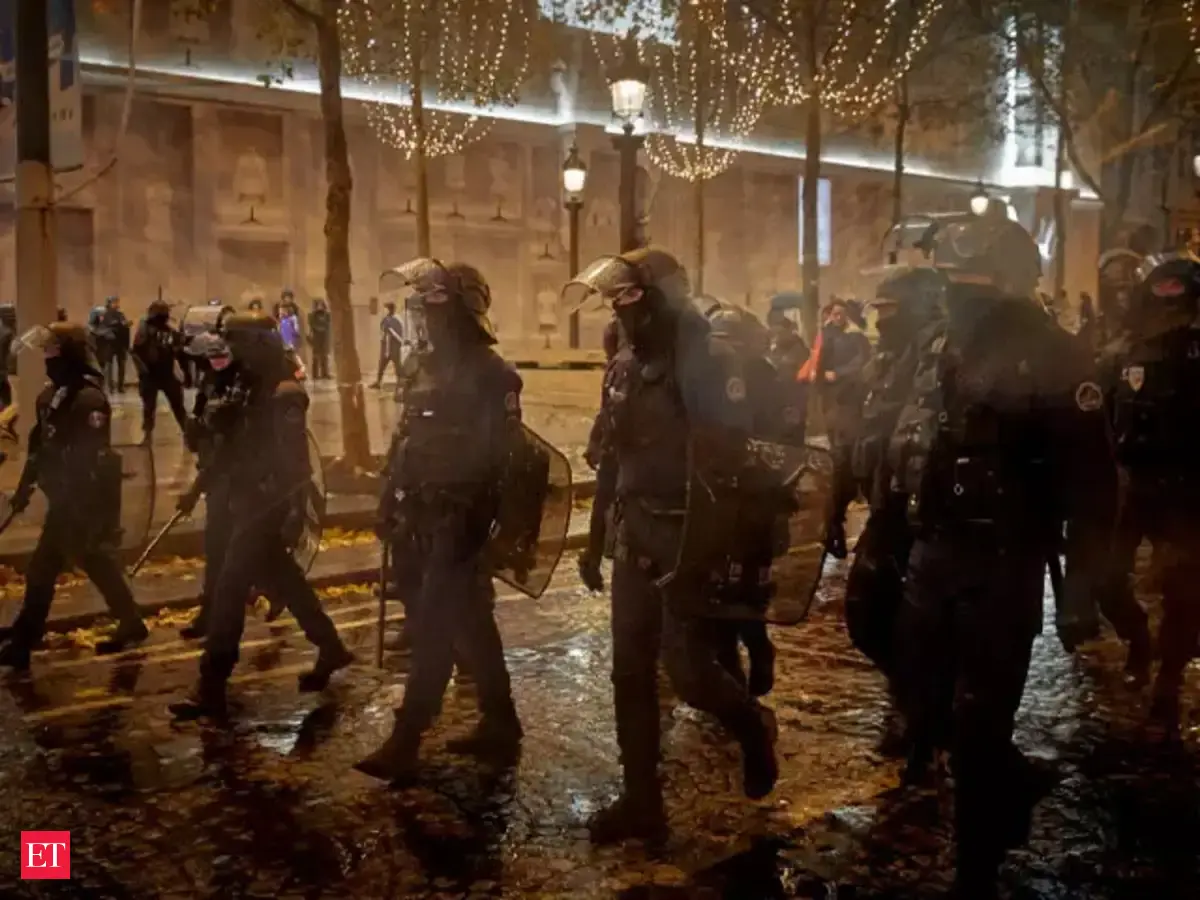 FIFA World Cup 2022: Riots break out in Paris following France's defeat ...