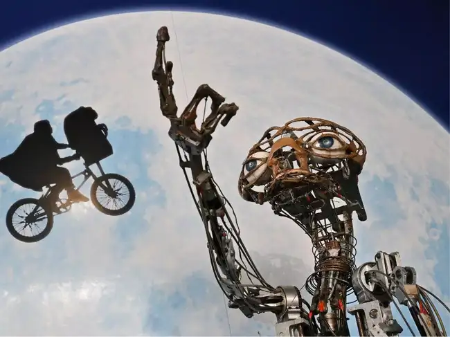 Original big-eyed alien E.T. from Steven Spielberg's classic sci-fi ...