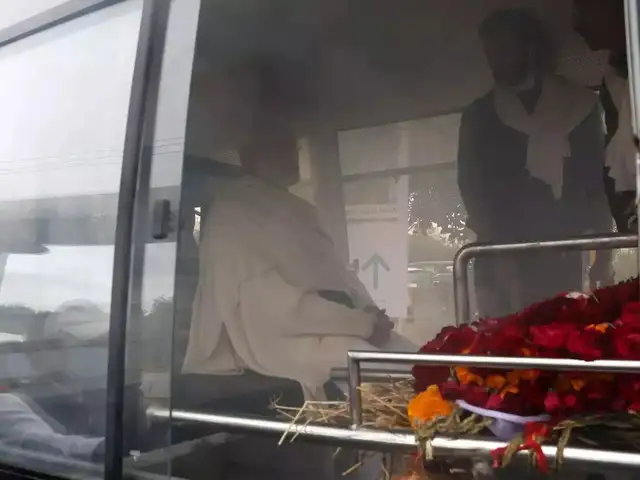 heeraben modi: In Pics: Narendra Modi's mother Heeraben passes away, PM ...