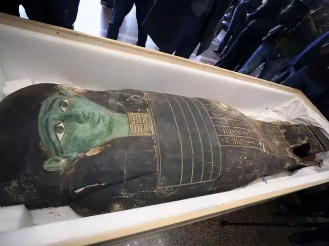 egypt: Egypt recovers 2,700-year-old sarcophagus lid from US - The ...
