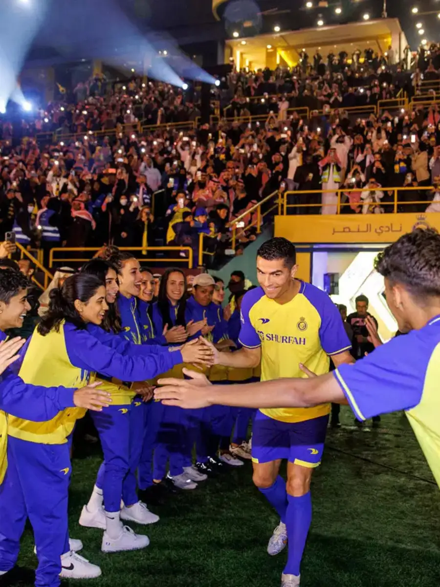 Cristiano Ronaldo Al-Nassr Fc: Cristiano Ronaldo receives rousing welcome at Al-Nassr FC: In ...