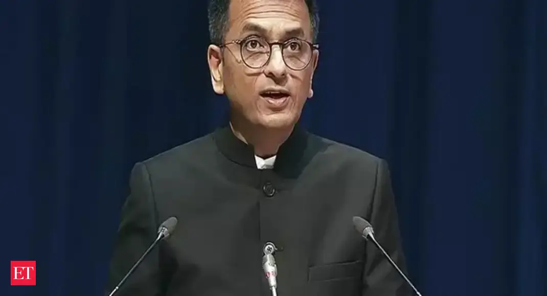 D Y Chandrachud: CJI Chandrachud brings daughters to Supreme Court ...