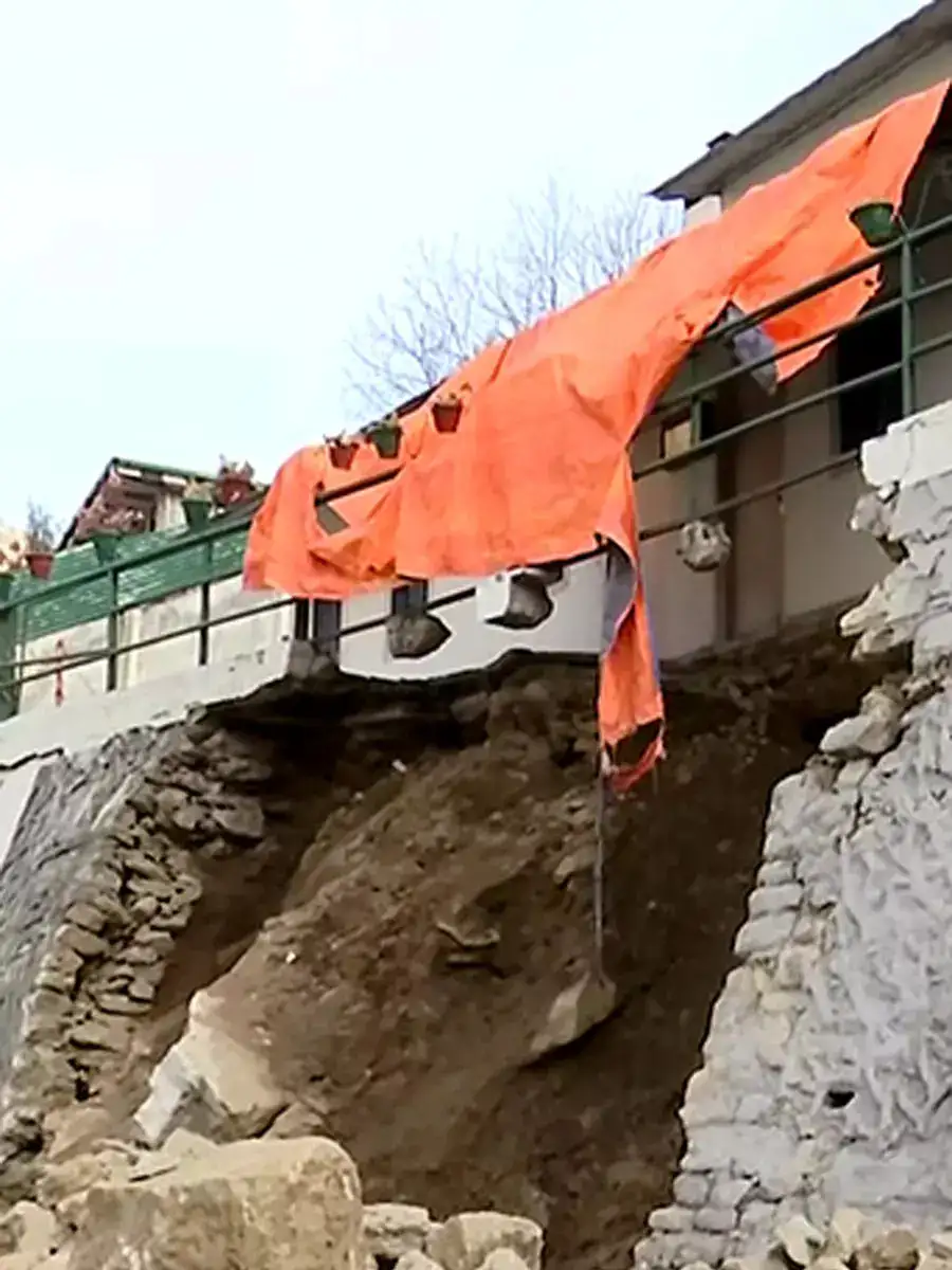 Joshimath Sinking: Scary images of sinking Joshimath| EconomicTimes