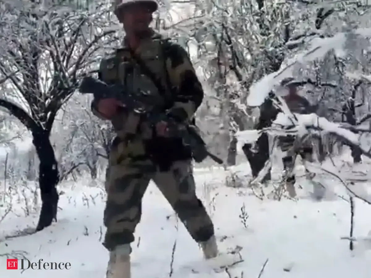 Bsf Troops Patrolling in cold wave: BSF troops patrolling in heavy snow ...
