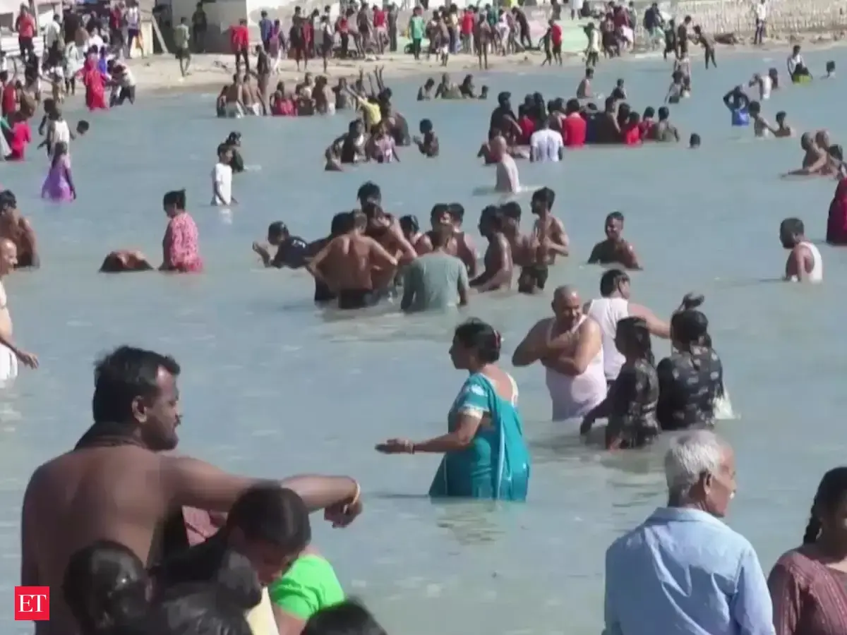 pongal: Tamil Nadu: Devotees take holy dip in Agni Theertham Sea on ...