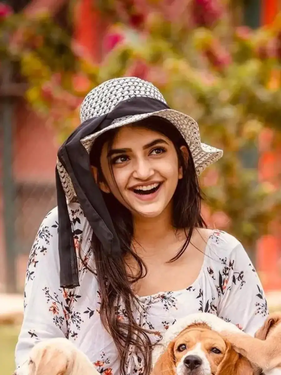 Sreeleela's cute looks | mirchiplus