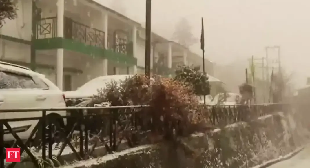 Watch: Snowfall, rain lash subsidence-hit Joshimath - The Economic ...