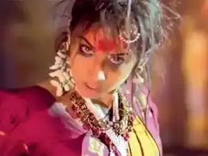 Metro Manjulika: Watch video: Manjulika from "Bhool Bhulaiyaa" scares ...