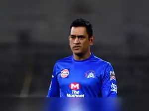 dhoni: MS Dhoni visits India dressing room in Ranchi, meets Hardik ...