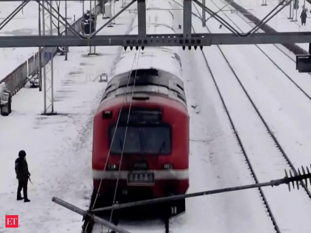 Kashmir snowfall: Watch: Train rides in snow-clad Kashmir a hit with ...