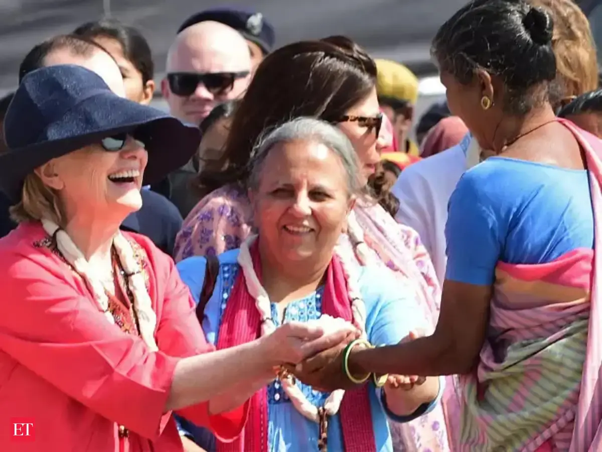 Hillary Clinton news: Gujarat: Hillary Clinton meets salt pan workers ...