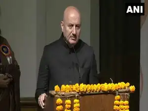 kher: ‘The Kashmir Files’ star Anupam Kher pledges Rs. 5 lakh to support Kashmiri Pandits - The ...