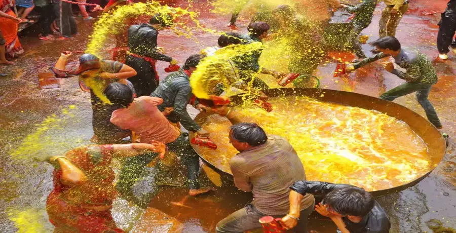 mathura Holi: From Vrindavan, Hampi To Mathura, Top Places In India For ...
