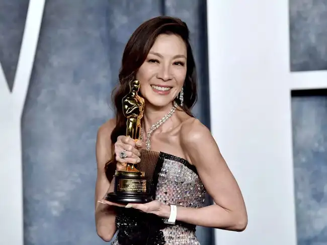 Michelle Yeoh oscars: Michelle Yeoh's mom cries with joy for her ...