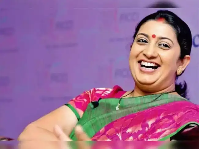 Smriti Irani Dance: Smriti Irani spotted dancing to 'Roop Tera Mastana ...