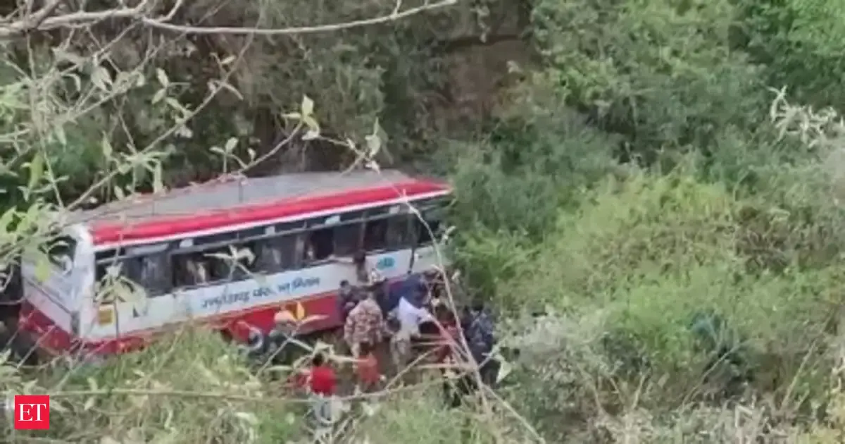 Mussoorie Accident News: 26 people rescued after bus falls into ditch on the Mussoorie-Dehradun ...