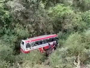 Mussoorie Accident News: 26 people rescued after bus falls into ditch ...